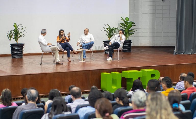 La UTB celebra sus 53 años